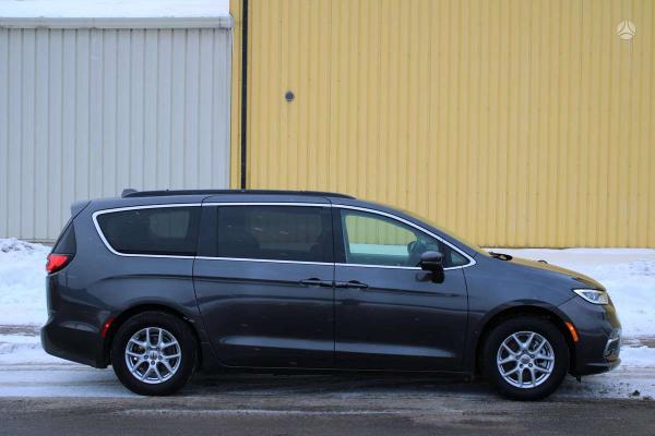 Pelēks Chrysler Pacifica 2022 Viļņa, ar dzinēja tilpumu 3.61 L un nobraukumu 128 tūkst. km par 22999 €, foto 7 vietnē AUTOMOTO.COM.LV