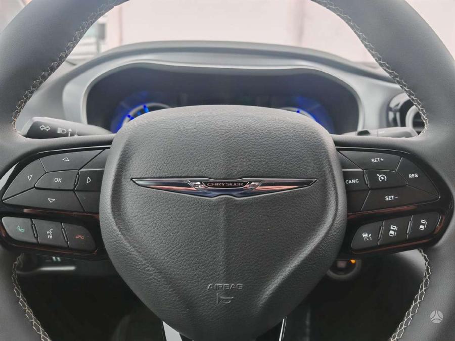 Pelēks Chrysler Pacifica 2022 Jelgava, ar dzinēja tilpumu 3.60 L un nobraukumu 72 tūkst. km par 36400 €, foto 19 vietnē AUTOMOTO.COM.LV