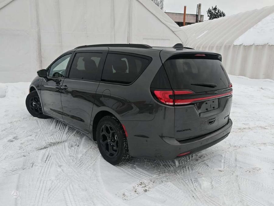 Pelēks Chrysler Pacifica 2022 Jelgava, ar dzinēja tilpumu 3.60 L un nobraukumu 72 tūkst. km par 36400 €, foto 35 vietnē AUTOMOTO.COM.LV
