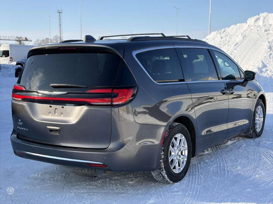 Pelēks Chrysler Pacifica 2022 Šauļi, ar dzinēja tilpumu 3.61 L un nobraukumu 159 tūkst. km par 13400 €, foto 6 vietnē AUTOMOTO.COM.LV