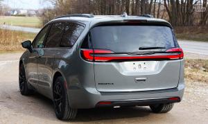 Pelēks Chrysler Pacifica 2022 Petrikaičiai, ar dzinēja tilpumu 3.60 L un nobraukumu 101 tūkst. km par 24799 €, foto 13 vietnē AUTOMOTO.COM.LV