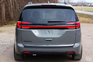 Pelēks Chrysler Pacifica 2022 Petrikaičiai, ar dzinēja tilpumu 3.60 L un nobraukumu 101 tūkst. km par 24799 €, foto 15 vietnē AUTOMOTO.COM.LV