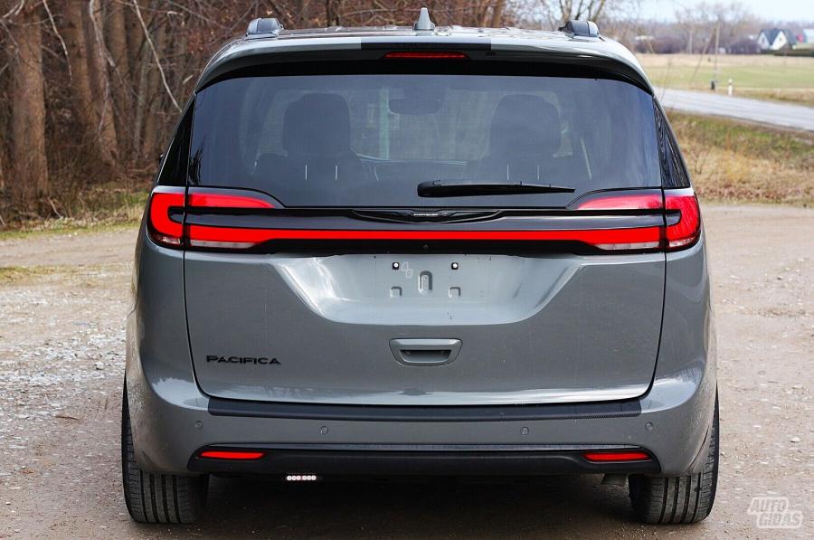 Pelēks Chrysler Pacifica 2022 Petrikaičiai, ar dzinēja tilpumu 3.60 L un nobraukumu 101 tūkst. km par 24799 €, foto 15 vietnē AUTOMOTO.COM.LV