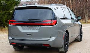 Pelēks Chrysler Pacifica 2022 Petrikaičiai, ar dzinēja tilpumu 3.60 L un nobraukumu 101 tūkst. km par 24799 €, foto 17 vietnē AUTOMOTO.COM.LV