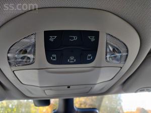 Grey Chrysler Pacifica 2022 in Riga, with an engine capacity of 3.60 L and mileage of 50 thousand km for 35000 €, photo 17 on AUTOMOTO.COM.LV