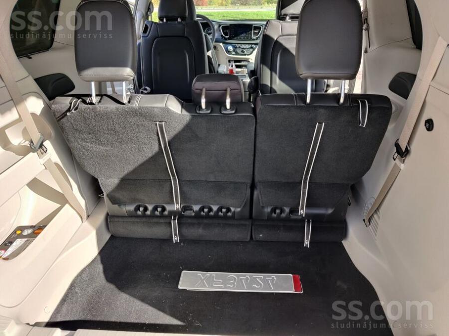 Grey Chrysler Pacifica 2022 in Riga, with an engine capacity of 3.60 L and mileage of 50 thousand km for 35000 €, photo 20 on AUTOMOTO.COM.LV
