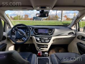 Grey Chrysler Pacifica 2022 in Riga, with an engine capacity of 3.60 L and mileage of 50 thousand km for 35000 €, photo 26 on AUTOMOTO.COM.LV