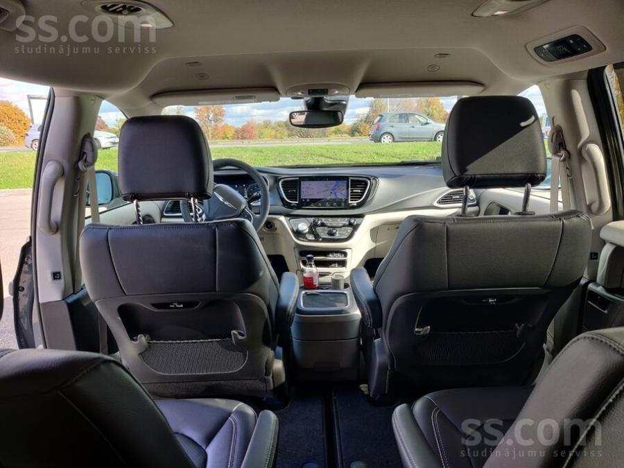 Grey Chrysler Pacifica 2022 in Riga, with an engine capacity of 3.60 L and mileage of 50 thousand km for 35000 €, photo 27 on AUTOMOTO.COM.LV