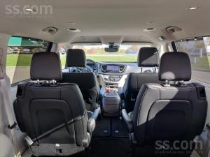 Grey Chrysler Pacifica 2022 in Riga, with an engine capacity of 3.60 L and mileage of 50 thousand km for 35000 €, photo 28 on AUTOMOTO.COM.LV