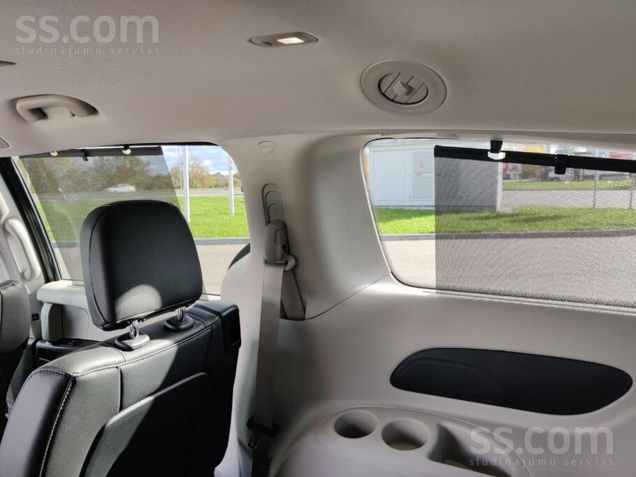 Grey Chrysler Pacifica 2022 in Riga, with an engine capacity of 3.60 L and mileage of 50 thousand km for 35000 €, photo 30 on AUTOMOTO.COM.LV