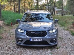 Grey Chrysler Pacifica 2022 in Riga, with an engine capacity of 3.60 L and mileage of 50 thousand km for 35000 €, photo 32 on AUTOMOTO.COM.LV