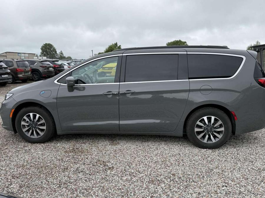 Grey Chrysler Pacifica 2022 in Kretinga, with an engine capacity of 3.61 L and mileage of 50 thousand km for 24999 €, photo 6 on AUTOMOTO.COM.LV