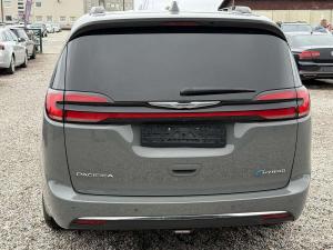 Grey Chrysler Pacifica 2022 in Kretinga, with an engine capacity of 3.61 L and mileage of 50 thousand km for 24999 €, photo 9 on AUTOMOTO.COM.LV