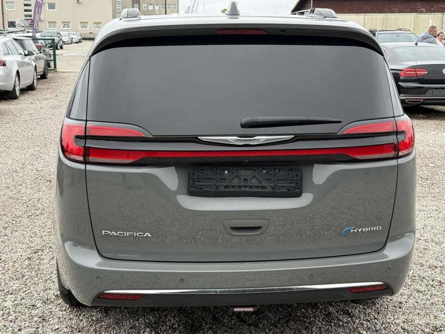 Grey Chrysler Pacifica 2022 in Kretinga, with an engine capacity of 3.61 L and mileage of 50 thousand km for 24999 €, photo 9 on AUTOMOTO.COM.LV