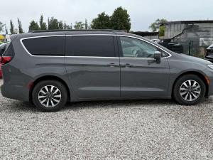 Grey Chrysler Pacifica 2022 in Kretinga, with an engine capacity of 3.61 L and mileage of 50 thousand km for 24999 €, photo 12 on AUTOMOTO.COM.LV
