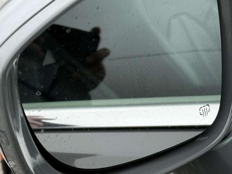 Grey Chrysler Pacifica 2022 in Kretinga, with an engine capacity of 3.61 L and mileage of 50 thousand km for 24999 €, photo 19 on AUTOMOTO.COM.LV