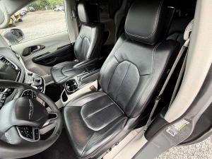Grey Chrysler Pacifica 2022 in Kretinga, with an engine capacity of 3.61 L and mileage of 50 thousand km for 24999 €, photo 23 on AUTOMOTO.COM.LV