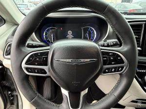 Grey Chrysler Pacifica 2022 in Kretinga, with an engine capacity of 3.61 L and mileage of 50 thousand km for 24999 €, photo 24 on AUTOMOTO.COM.LV