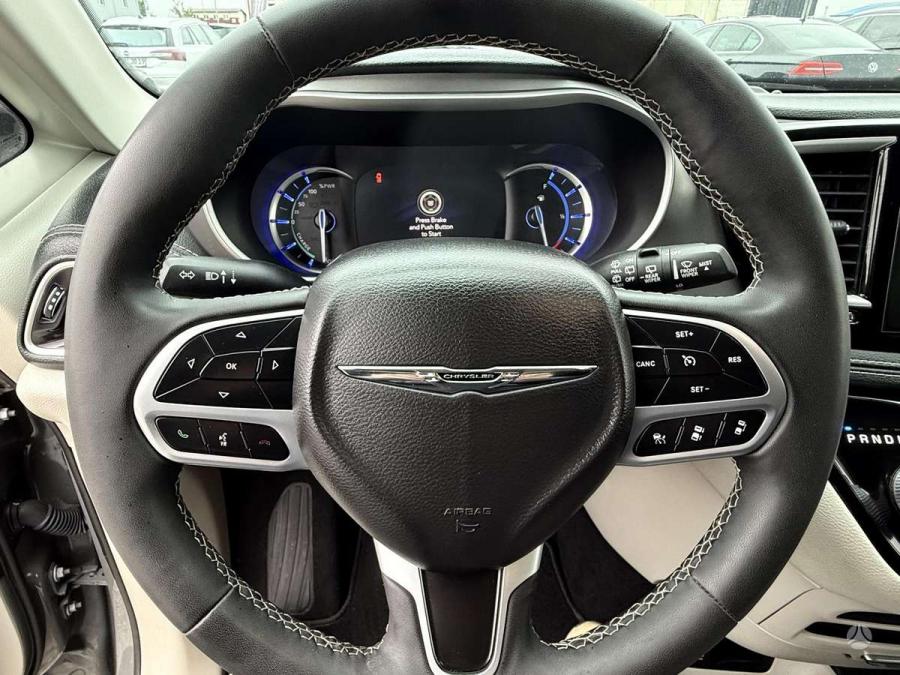Grey Chrysler Pacifica 2022 in Kretinga, with an engine capacity of 3.61 L and mileage of 50 thousand km for 24999 €, photo 24 on AUTOMOTO.COM.LV