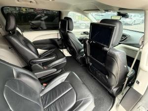 Grey Chrysler Pacifica 2022 in Kretinga, with an engine capacity of 3.61 L and mileage of 50 thousand km for 24999 €, photo 39 on AUTOMOTO.COM.LV