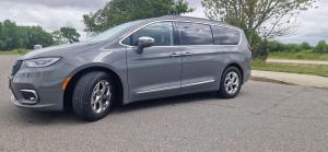 Pelēks Chrysler Pacifica 2022 Klaipėda, ar dzinēja tilpumu 3.60 L un nobraukumu 65 tūkst. km par 27350 €, foto 4 vietnē AUTOMOTO.COM.LV