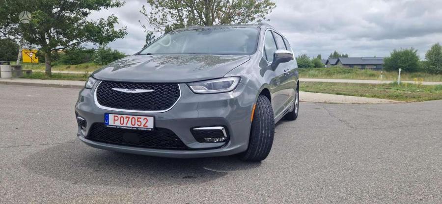 Pelēks Chrysler Pacifica 2022 Klaipėda, ar dzinēja tilpumu 3.60 L un nobraukumu 65 tūkst. km par 27350 €, foto 6 vietnē AUTOMOTO.COM.LV