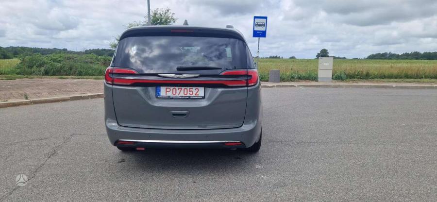 Pelēks Chrysler Pacifica 2022 Klaipėda, ar dzinēja tilpumu 3.60 L un nobraukumu 65 tūkst. km par 27350 €, foto 11 vietnē AUTOMOTO.COM.LV