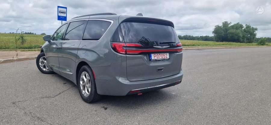 Pelēks Chrysler Pacifica 2022 Klaipėda, ar dzinēja tilpumu 3.60 L un nobraukumu 65 tūkst. km par 27350 €, foto 12 vietnē AUTOMOTO.COM.LV
