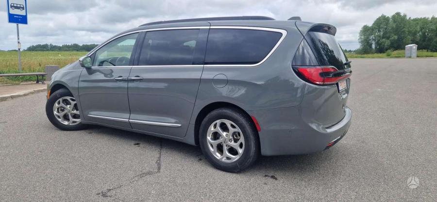 Pelēks Chrysler Pacifica 2022 Klaipėda, ar dzinēja tilpumu 3.60 L un nobraukumu 65 tūkst. km par 27350 €, foto 13 vietnē AUTOMOTO.COM.LV
