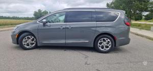 Pelēks Chrysler Pacifica 2022 Klaipėda, ar dzinēja tilpumu 3.60 L un nobraukumu 65 tūkst. km par 27350 €, foto 14 vietnē AUTOMOTO.COM.LV