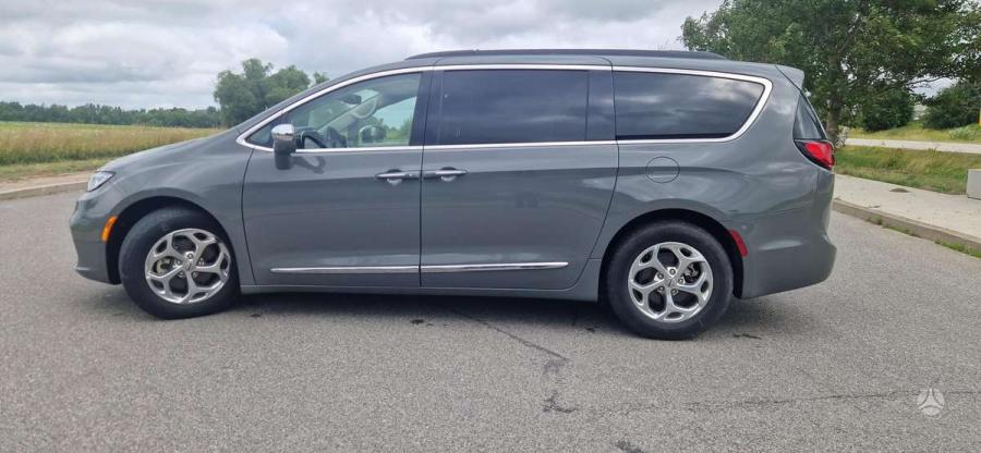 Pelēks Chrysler Pacifica 2022 Klaipėda, ar dzinēja tilpumu 3.60 L un nobraukumu 65 tūkst. km par 27350 €, foto 14 vietnē AUTOMOTO.COM.LV