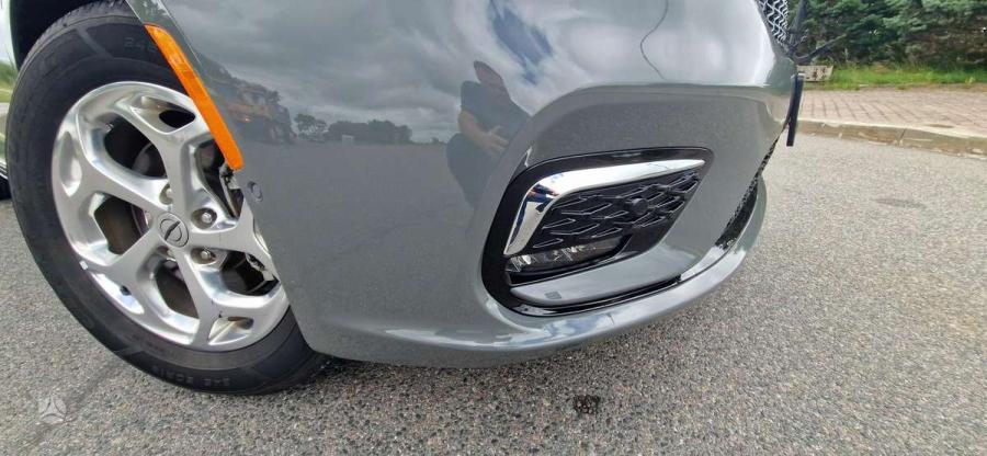 Pelēks Chrysler Pacifica 2022 Klaipėda, ar dzinēja tilpumu 3.60 L un nobraukumu 65 tūkst. km par 27350 €, foto 15 vietnē AUTOMOTO.COM.LV