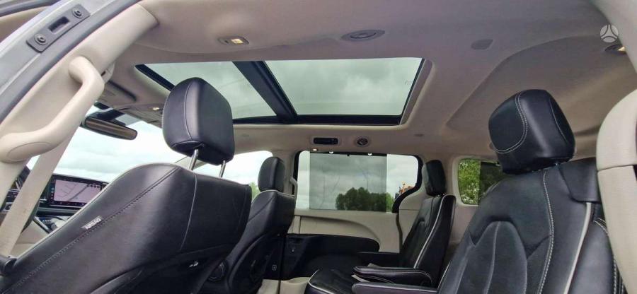 Pelēks Chrysler Pacifica 2022 Klaipėda, ar dzinēja tilpumu 3.60 L un nobraukumu 65 tūkst. km par 27350 €, foto 28 vietnē AUTOMOTO.COM.LV