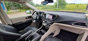 Pelēks Chrysler Pacifica 2022 Klaipėda, ar dzinēja tilpumu 3.60 L un nobraukumu 65 tūkst. km par 27350 €, foto 31 vietnē AUTOMOTO.COM.LV