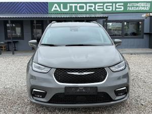 Grey Chrysler Pacifica 2022 in Kretinga, with an engine capacity of 3.60 L and mileage of 50 thousand km for 24999 €, photo 3 on AUTOMOTO.COM.LV