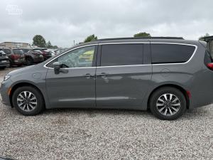 Grey Chrysler Pacifica 2022 in Kretinga, with an engine capacity of 3.60 L and mileage of 50 thousand km for 24999 €, photo 6 on AUTOMOTO.COM.LV