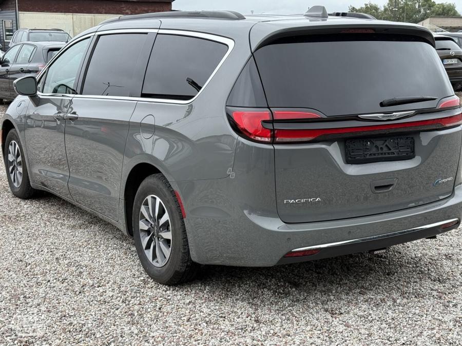 Grey Chrysler Pacifica 2022 in Kretinga, with an engine capacity of 3.60 L and mileage of 50 thousand km for 24999 €, photo 8 on AUTOMOTO.COM.LV