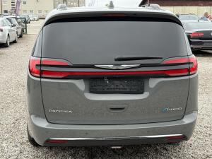 Grey Chrysler Pacifica 2022 in Kretinga, with an engine capacity of 3.60 L and mileage of 50 thousand km for 24999 €, photo 9 on AUTOMOTO.COM.LV