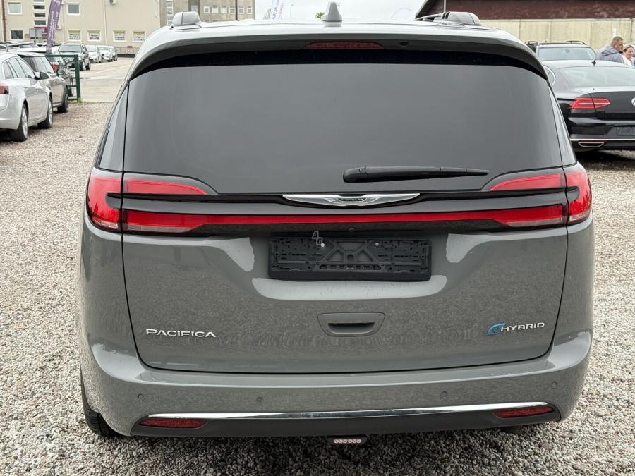 Grey Chrysler Pacifica 2022 in Kretinga, with an engine capacity of 3.60 L and mileage of 50 thousand km for 24999 €, photo 9 on AUTOMOTO.COM.LV