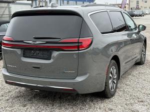 Grey Chrysler Pacifica 2022 in Kretinga, with an engine capacity of 3.60 L and mileage of 50 thousand km for 24999 €, photo 10 on AUTOMOTO.COM.LV