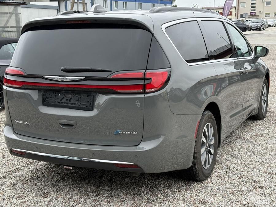 Grey Chrysler Pacifica 2022 in Kretinga, with an engine capacity of 3.60 L and mileage of 50 thousand km for 24999 €, photo 10 on AUTOMOTO.COM.LV