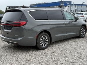Grey Chrysler Pacifica 2022 in Kretinga, with an engine capacity of 3.60 L and mileage of 50 thousand km for 24999 €, photo 11 on AUTOMOTO.COM.LV