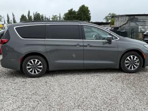 Grey Chrysler Pacifica 2022 in Kretinga, with an engine capacity of 3.60 L and mileage of 50 thousand km for 24999 €, photo 12 on AUTOMOTO.COM.LV