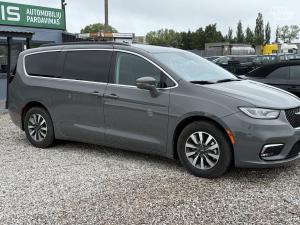 Grey Chrysler Pacifica 2022 in Kretinga, with an engine capacity of 3.60 L and mileage of 50 thousand km for 24999 €, photo 13 on AUTOMOTO.COM.LV