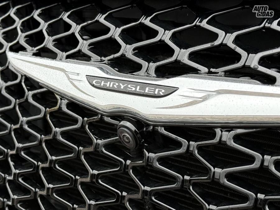 Grey Chrysler Pacifica 2022 in Kretinga, with an engine capacity of 3.60 L and mileage of 50 thousand km for 24999 €, photo 17 on AUTOMOTO.COM.LV