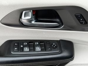 Grey Chrysler Pacifica 2022 in Kretinga, with an engine capacity of 3.60 L and mileage of 50 thousand km for 24999 €, photo 20 on AUTOMOTO.COM.LV