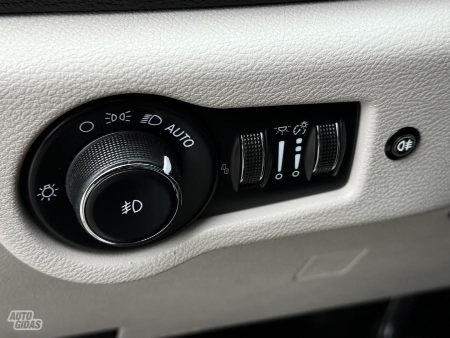 Grey Chrysler Pacifica 2022 in Kretinga, with an engine capacity of 3.60 L and mileage of 50 thousand km for 24999 €, photo 21 on AUTOMOTO.COM.LV