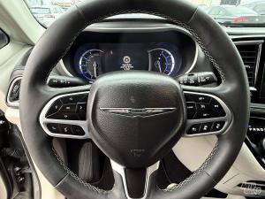 Grey Chrysler Pacifica 2022 in Kretinga, with an engine capacity of 3.60 L and mileage of 50 thousand km for 24999 €, photo 24 on AUTOMOTO.COM.LV