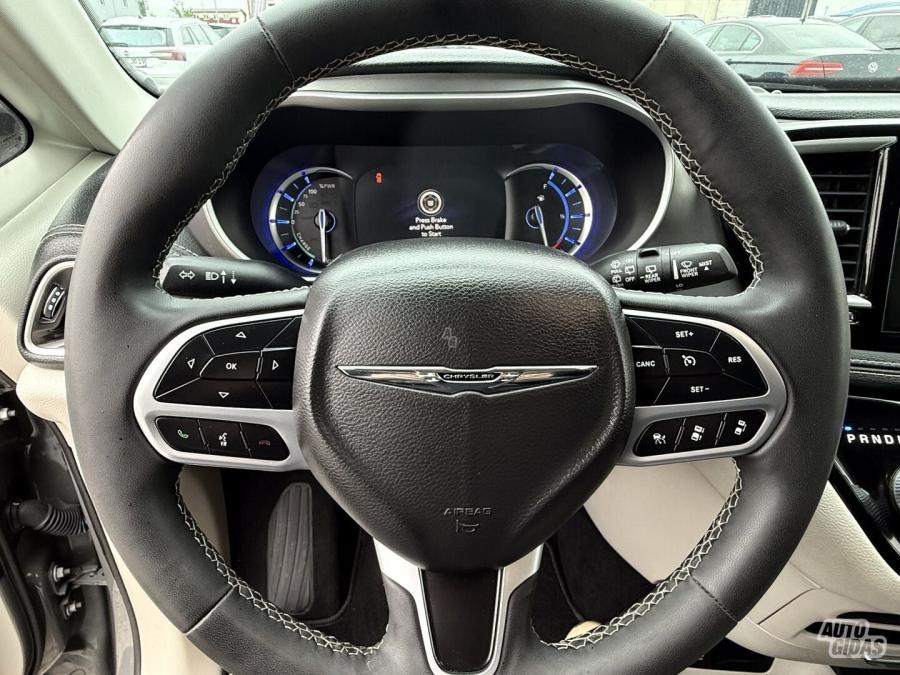 Grey Chrysler Pacifica 2022 in Kretinga, with an engine capacity of 3.60 L and mileage of 50 thousand km for 24999 €, photo 24 on AUTOMOTO.COM.LV