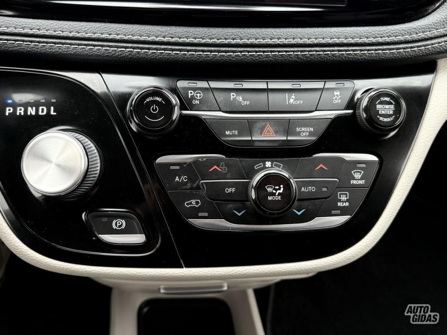 Grey Chrysler Pacifica 2022 in Kretinga, with an engine capacity of 3.60 L and mileage of 50 thousand km for 24999 €, photo 27 on AUTOMOTO.COM.LV